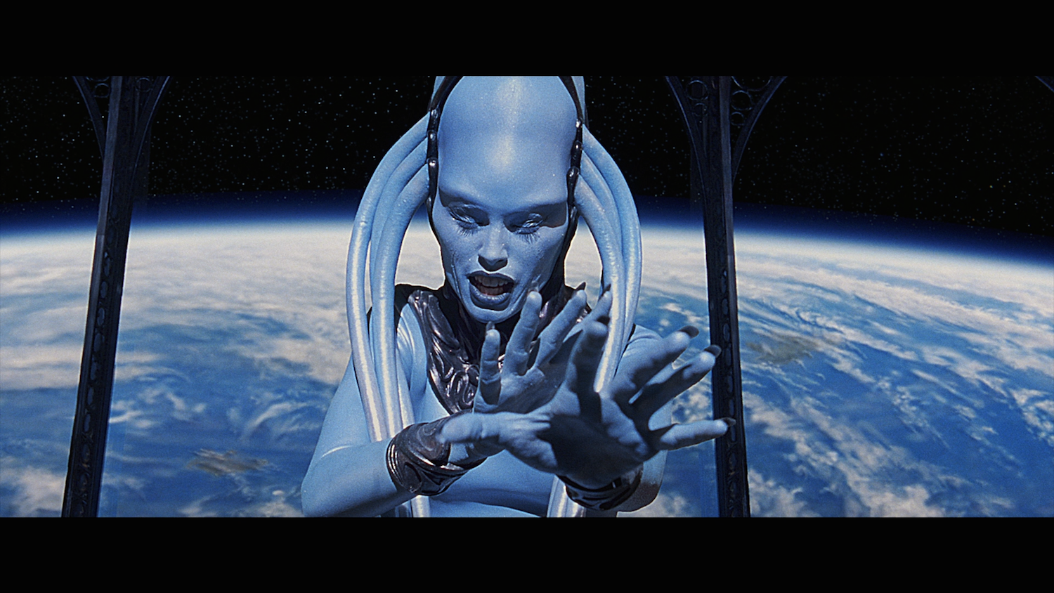 EL QUINTO ELEMENTO. La película que lanzó a la fama a Milla Jovovich ...